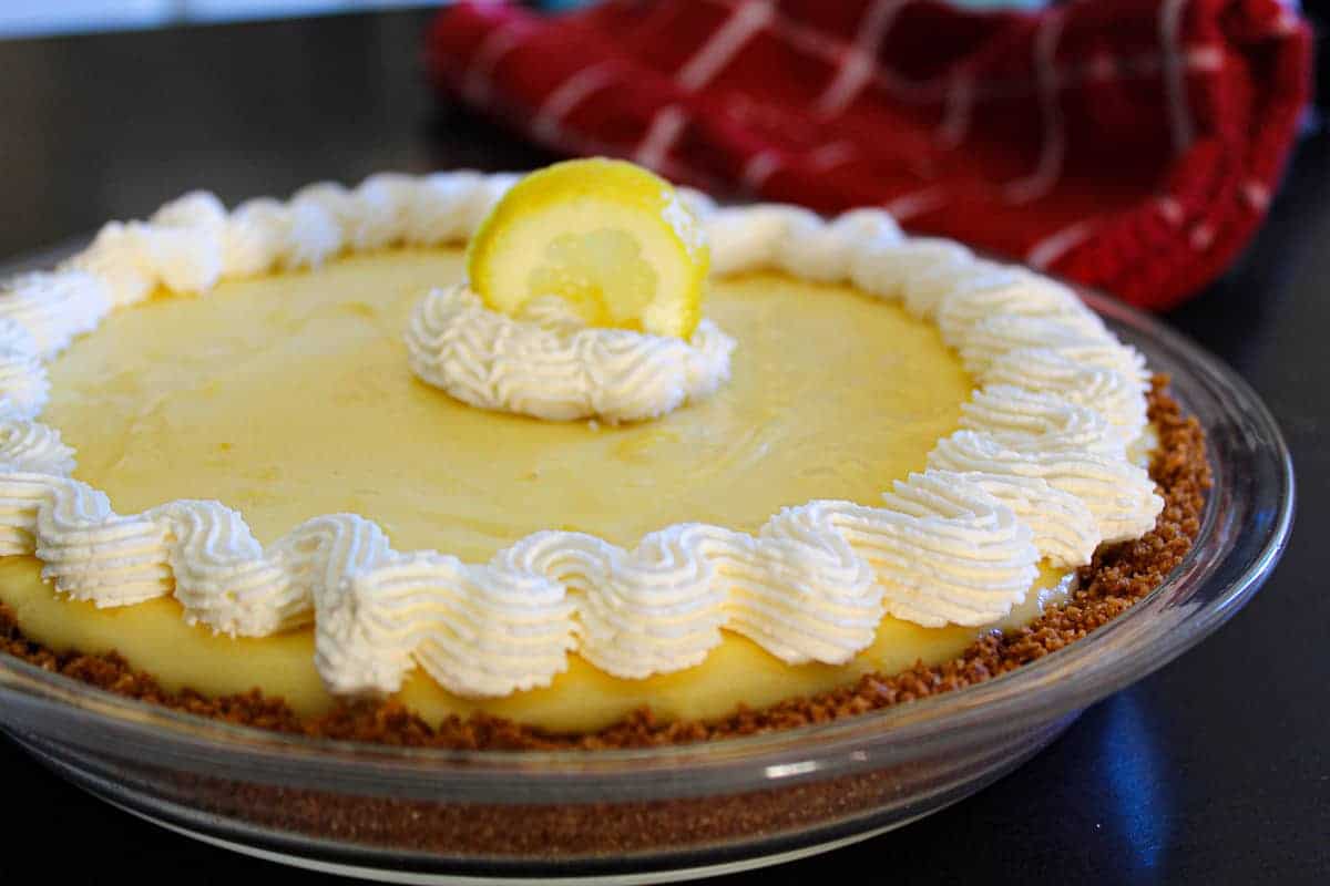Easy No Bake Lemon Icebox Pie